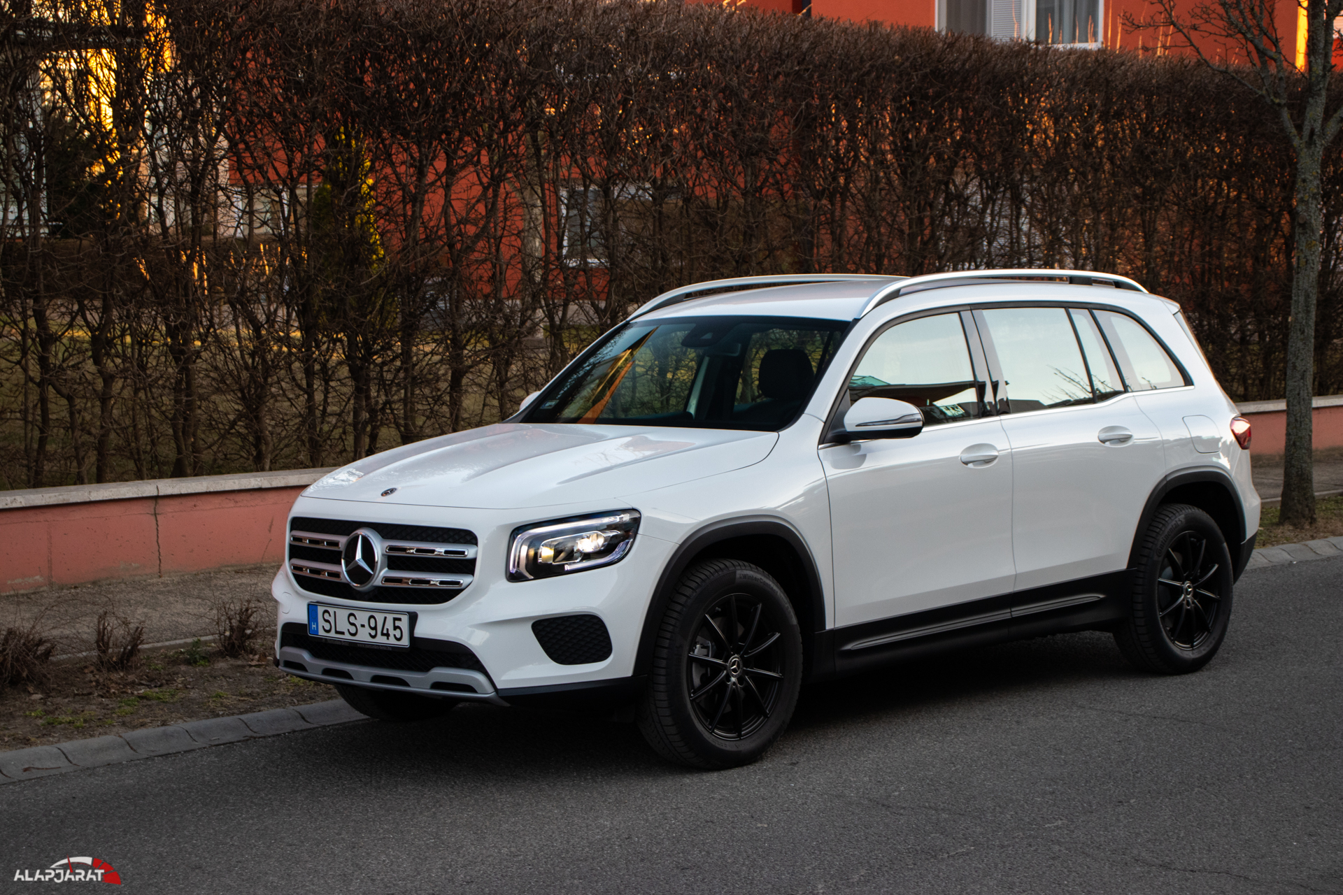 Mercedes-Benz GLB 180d 8G-DCT teszt 2021 - Videó | Alapjárat