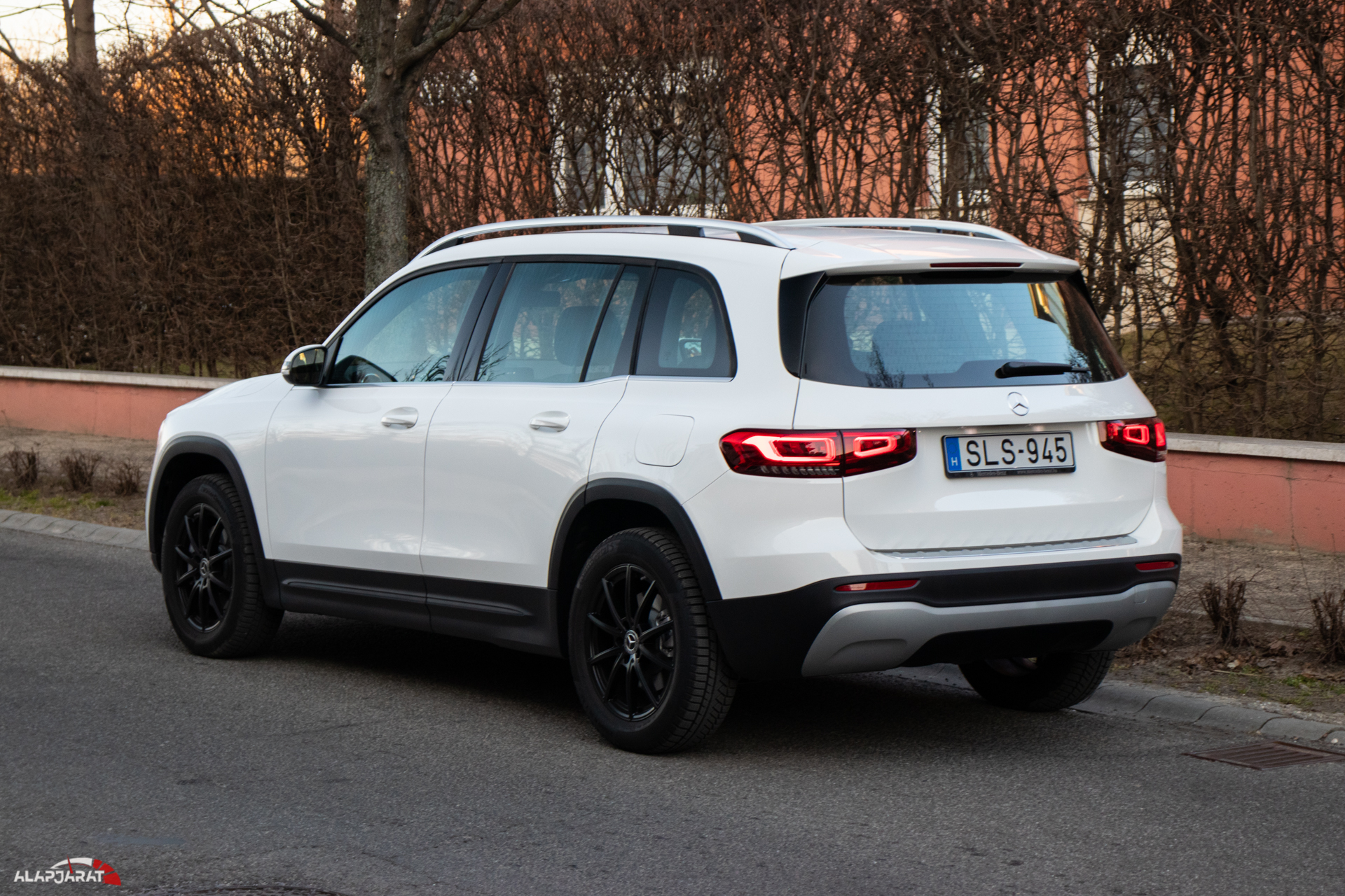 Mercedes-Benz GLB 180d 8G-DCT teszt 2021 - Videó | Alapjárat