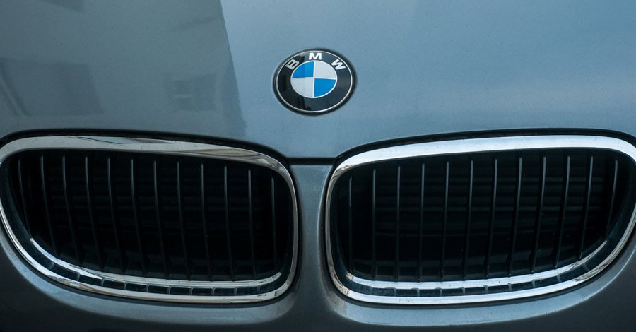 Nem mindenkinek való a BMW-vel driftelés - VIDEÓ | Alapjárat