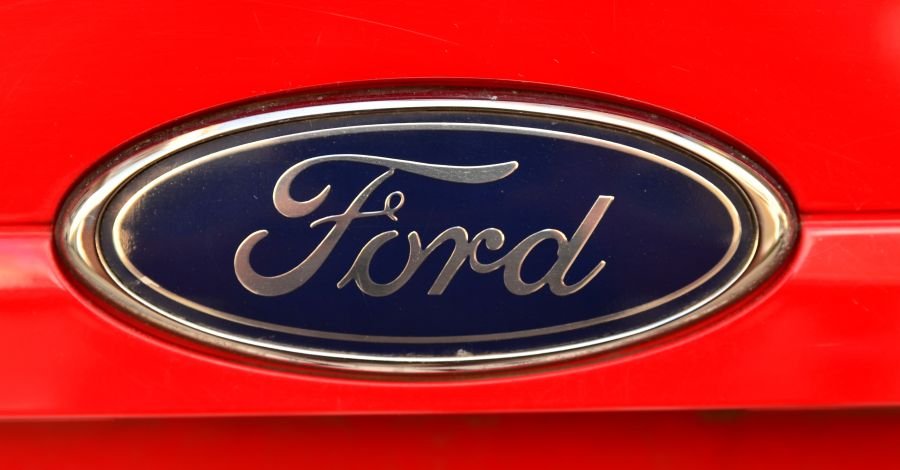 Elfogytak a Ford emblémák, tovább tipródhatnak a vevők