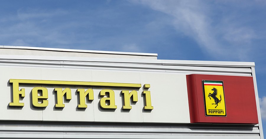 Így üvölt 333-nál egy Ferrari 812 a német autópályán - VIDEÓ | Alapjárat