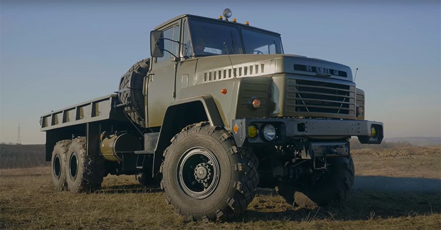 Hallgasd meg te is, hogyan röffen be a V8-as, dízel KRAZ 260-as ...