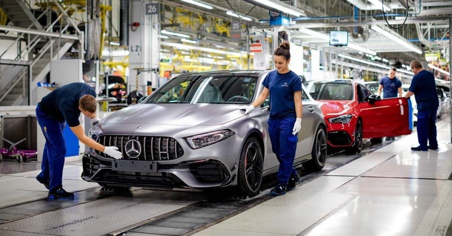 Több milliárd euróból újítja fel üzemeit a Mercedes, a kecskeméti gyár ...