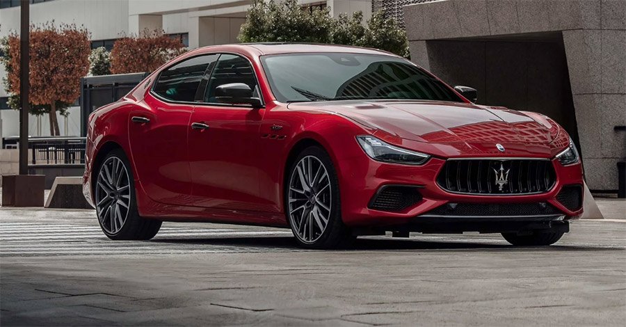 A Maserati is bejelentette, hogy inkább meghajlik, mintsem hogy ...