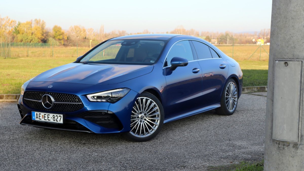 Mercedes-Benz CLA 220 Teszt 4MATIC Coupé (2023)