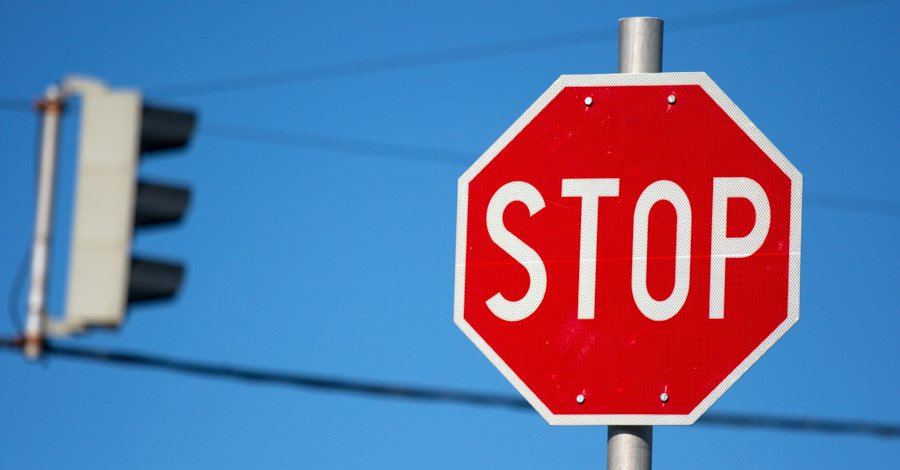A stoptábla fontosságára hívja fel a figyelmet az Autós Nagykoalíció ...