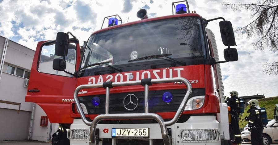Évente bő 400 órát dolgoznak ingyen a tűzoltók, perre mennek | Alapjárat